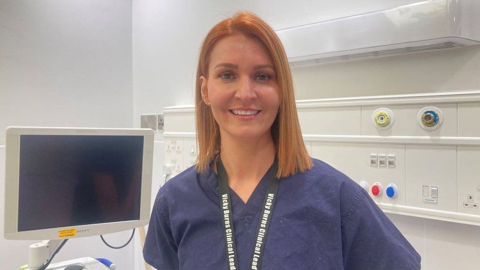 Waiting lists: Nurse specialist tackling NI gynae backlog - BBC News