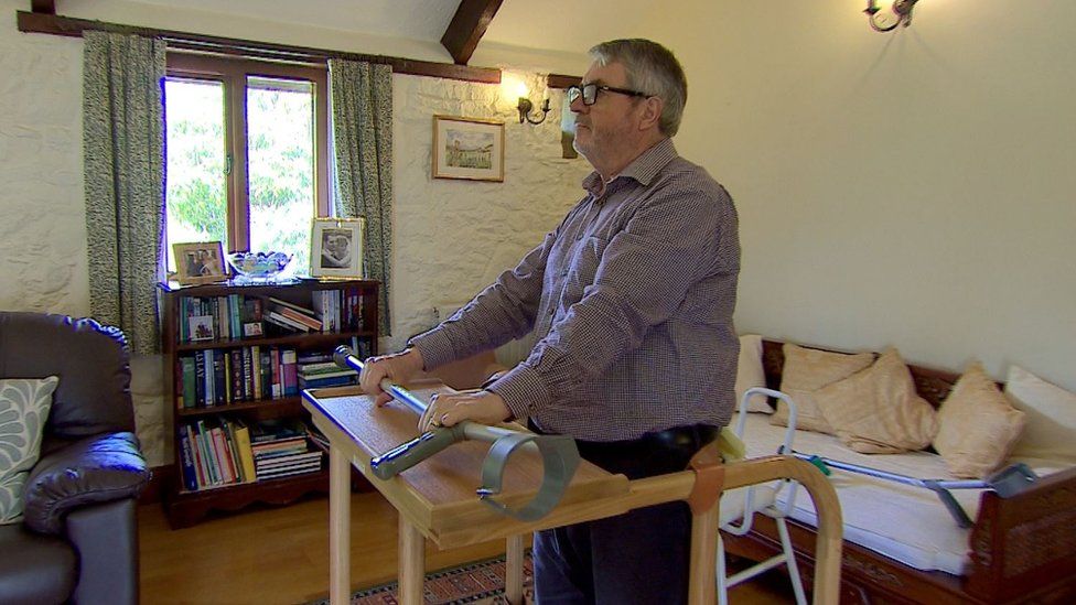 Multiple sclerosis: Dad walks daughter down aisle after standing frame ...