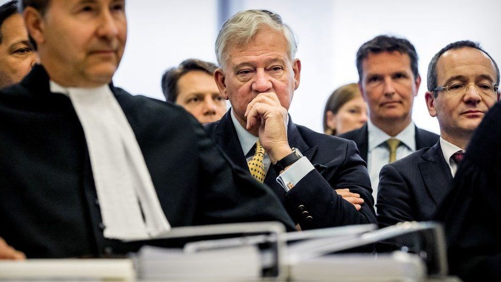 Dulux owner Akzo Nobel strikes truce with activist investor - BBC News