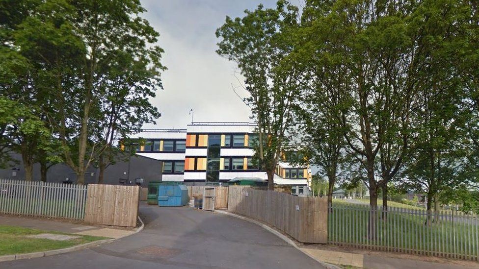 Traveller camp forces Birmingham school partial closure - BBC News