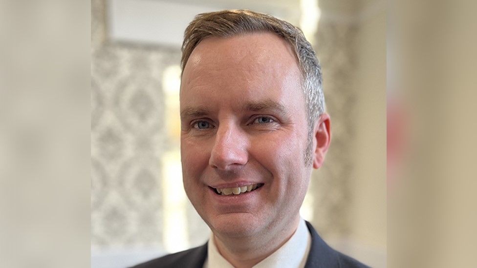 Trafford Council: New MP's replacement as leader confirmed - BBC News