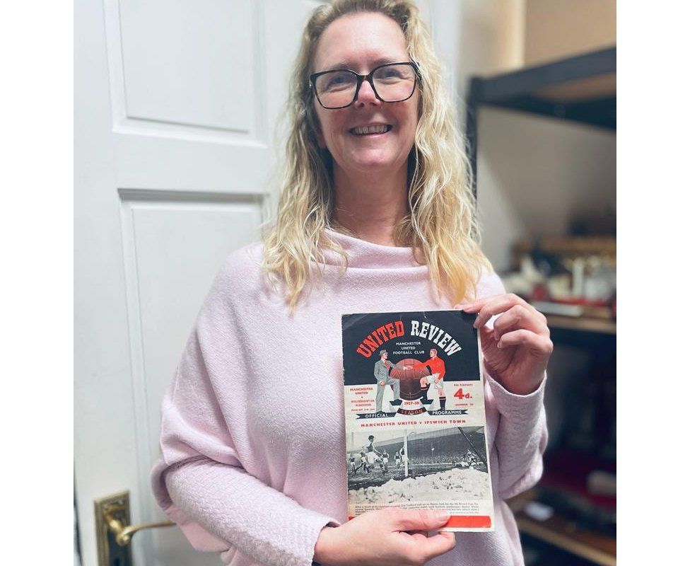 Manchester United programme for Munich air disaster abandoned game at ...