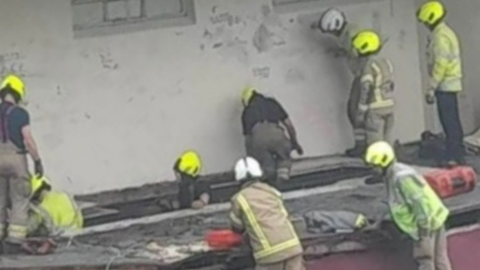Vandals set fire to Bilston outdoor concert stage - BBC News