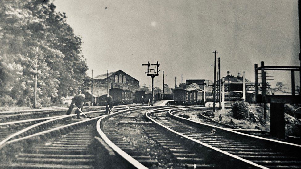 Omagh rail tragedy: Heritage project recalls 1950 disaster - BBC News