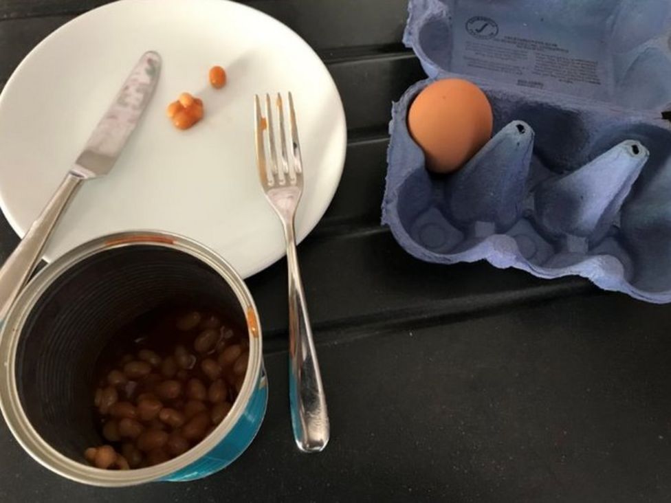 Schools give emergency food to families with nothing to eat - BBC News