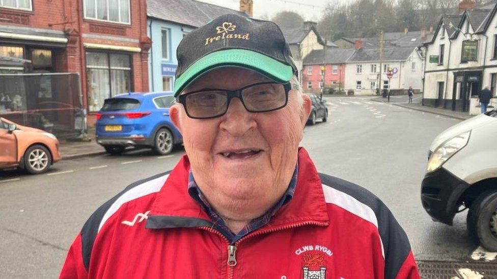 Gwasanaeth Bws Bach y Wlad yn y gorllewin yn 'newyddion da' - BBC Cymru Fyw