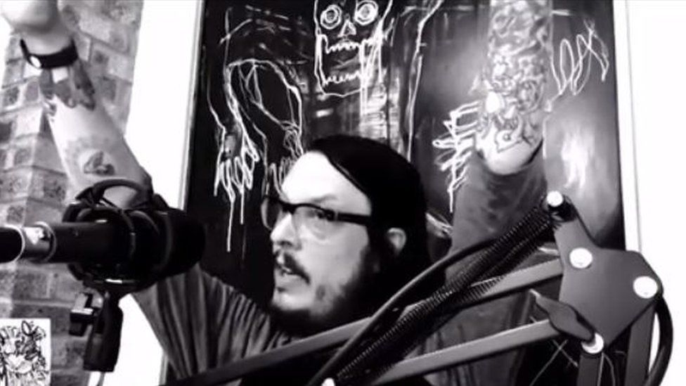 Dads' mental health podcast is 'mutual therapy' - BBC News