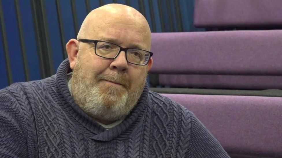 Awgrym y dylai'r BBC gymryd rheolaeth o S4C - BBC Cymru Fyw