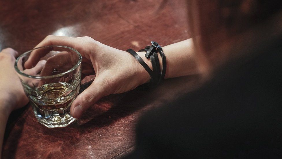 Call for alcohol addiction nurses at GP surgeries - BBC News