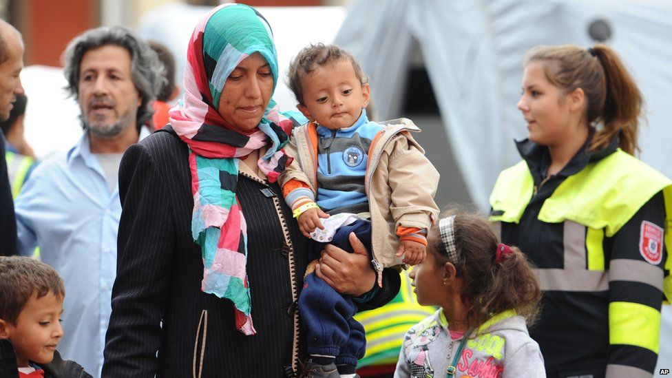 Migrant crisis: Latest pictures from across Europe - BBC News