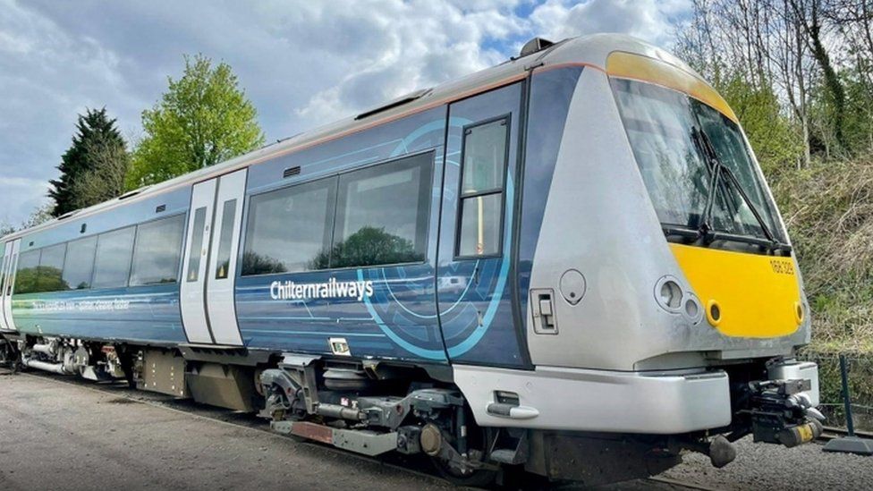 First battery-diesel hybrid train runs between London and Aylesbury ...