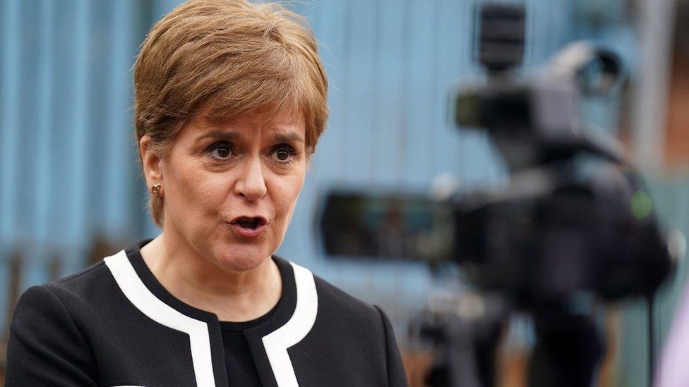 First Minister Nicola Sturgeon speaks to new PM Rishi Sunak - BBC News