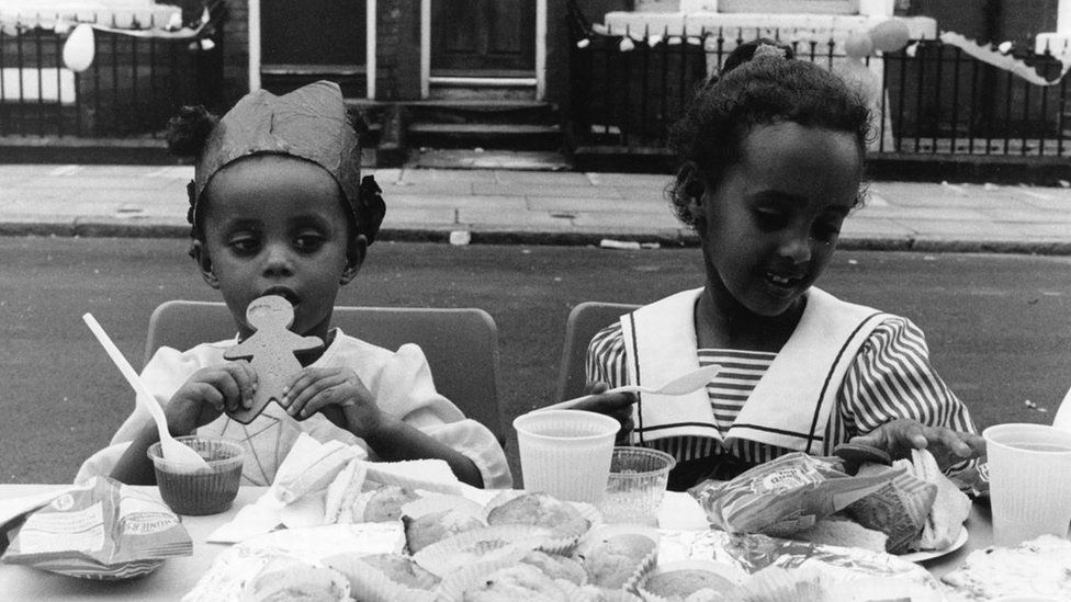 Liverpool children captured in pictures over 100 years - BBC News