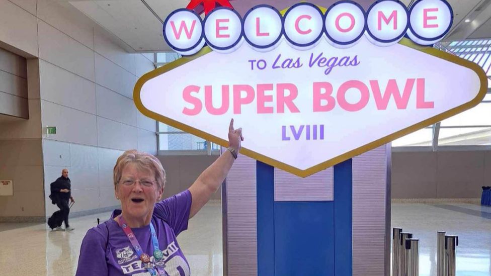 Coventry volunteer laps up Super Bowl atmosphere - BBC News