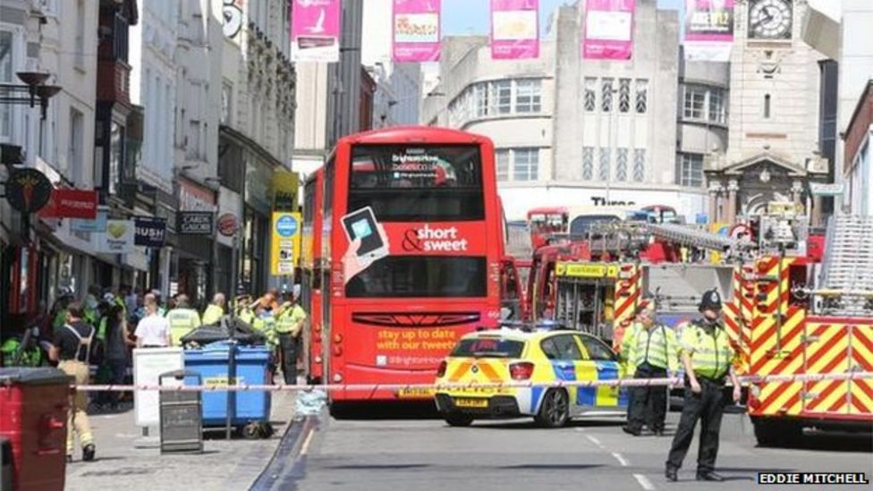 Brighton bus crash driver 'told supervisor he felt unwell' - BBC News