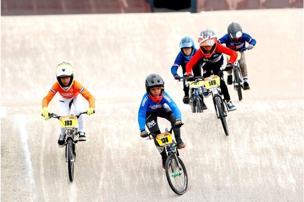 Flips and tricks in BMX freestyle finals at UCI championships - BBC News