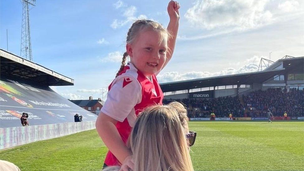 Welcome to Wrexham: Fans of Disney show travel from Texas - BBC News