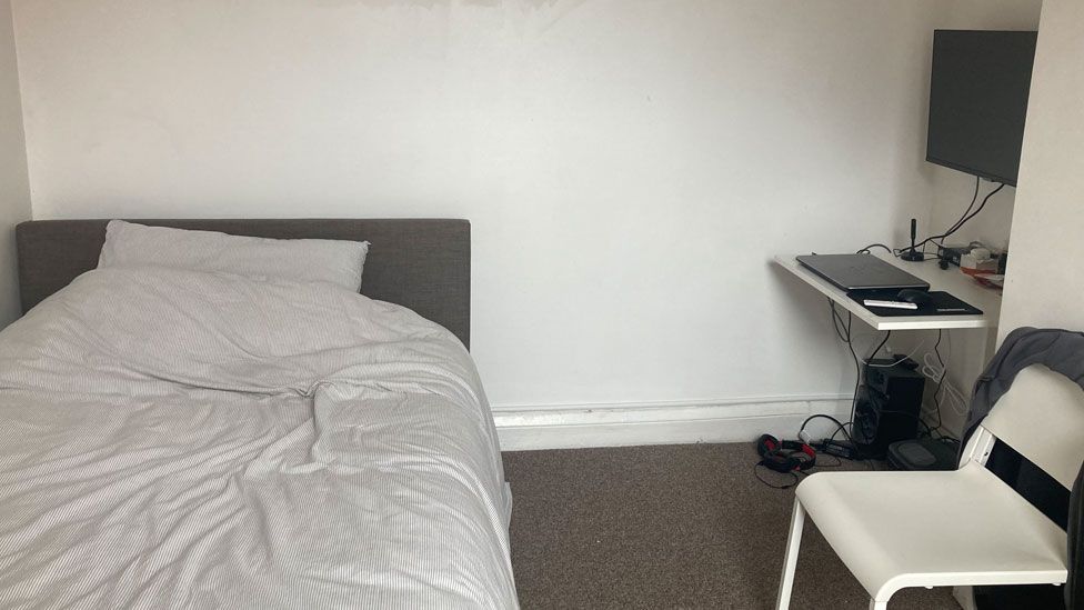 Ex-prisoner tells of gratitude for hostel support set up after terror ...