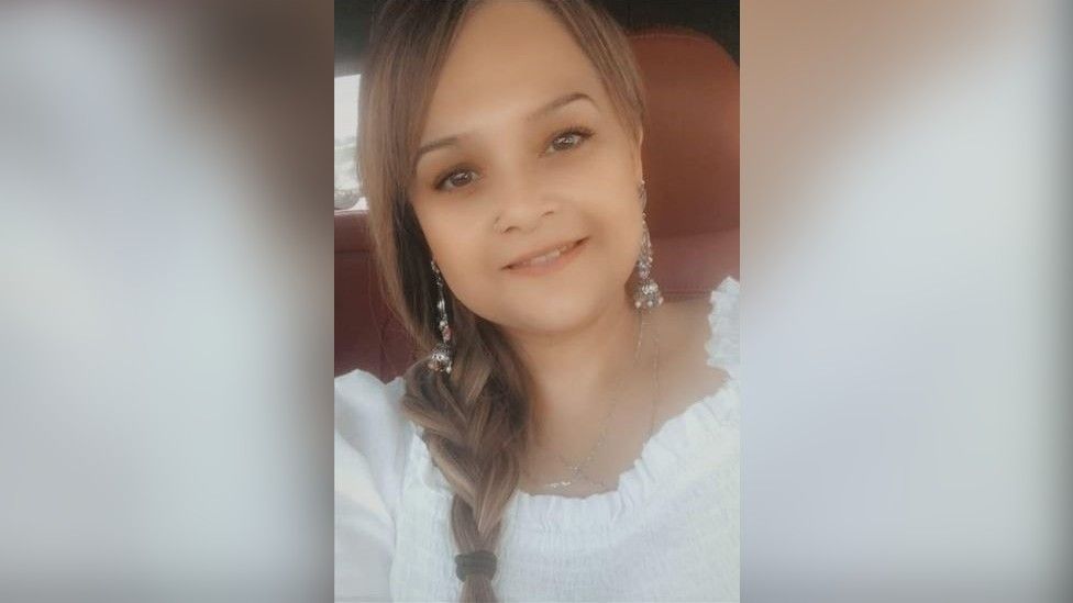 Tribute to 'bubbly' woman found dead in Leicester house - BBC News