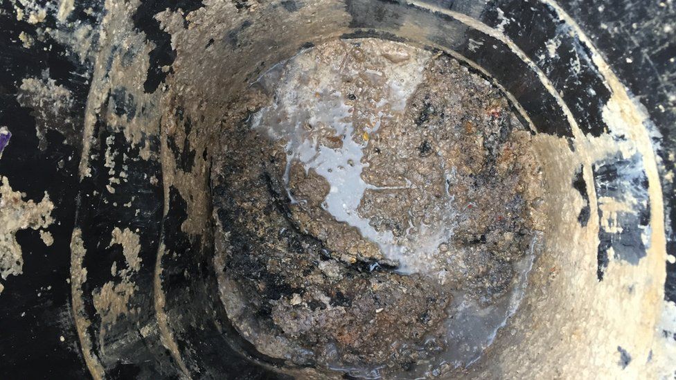 'Massive' fatberg in Newry takes five hours to clear - BBC News