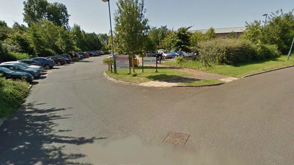 Custody officer attacked by five boys at young offender unit - BBC News