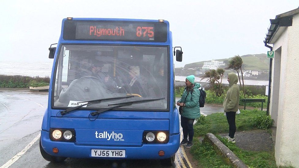 New Devon bus timetable to come into effect - BBC News