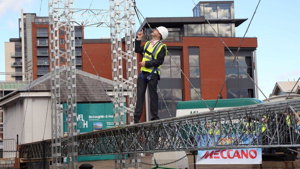 Meccano's World Record breaking bridge - BBC Newsround