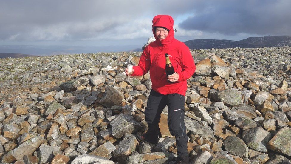 Hillwalker completes 10th round of Munro summits - BBC News