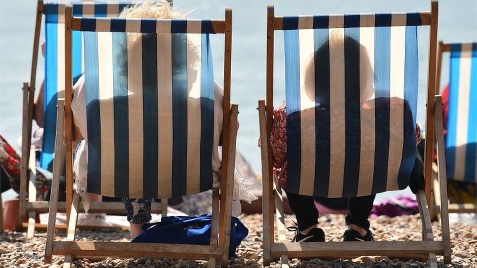UK weather: Hottest day of the year as temperature soars - BBC News