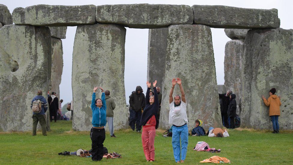 Summer solstice: How are people celebrating? - BBC Newsround