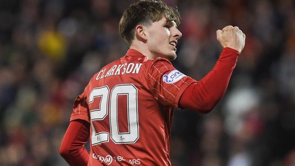 Police warning to Aberdeen and Dundee United football fans after arrests - BBC News