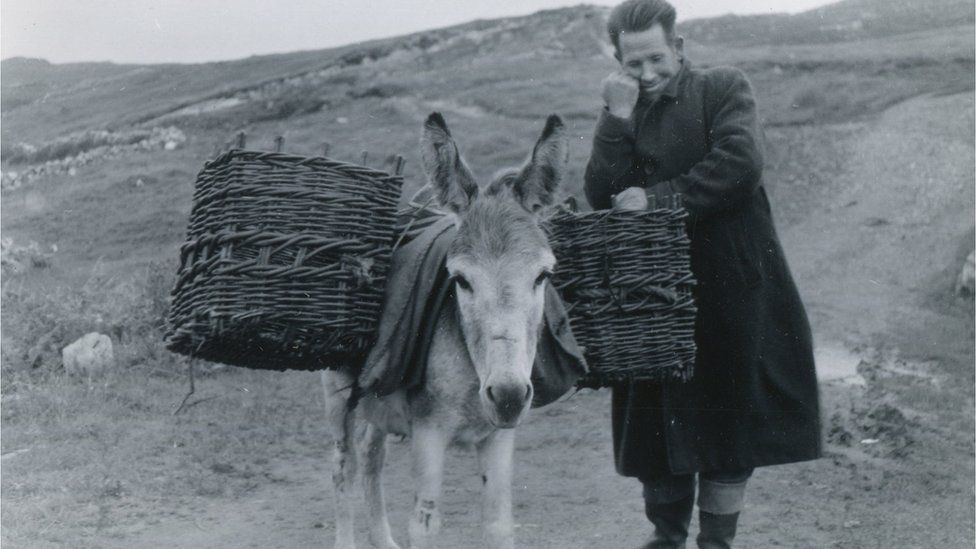 Mabel Remington Colhoun photo collection goes online - BBC News