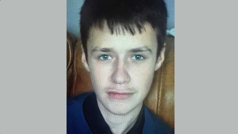 Body of missing teenager Scott Diver found in woods - BBC News