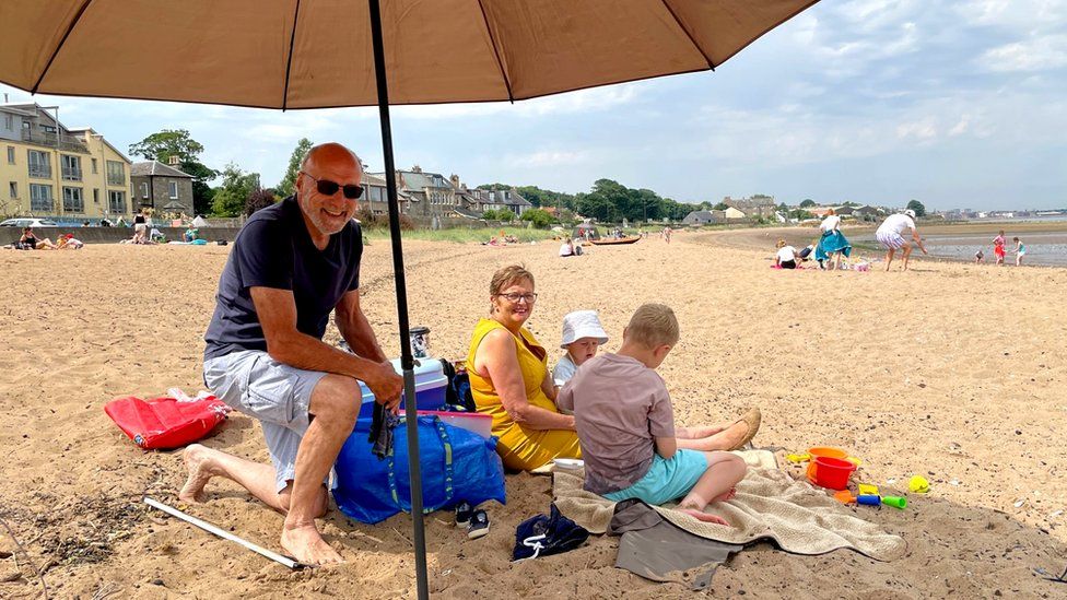 Scotland could see hottest day on record amid heatwave warning - BBC News