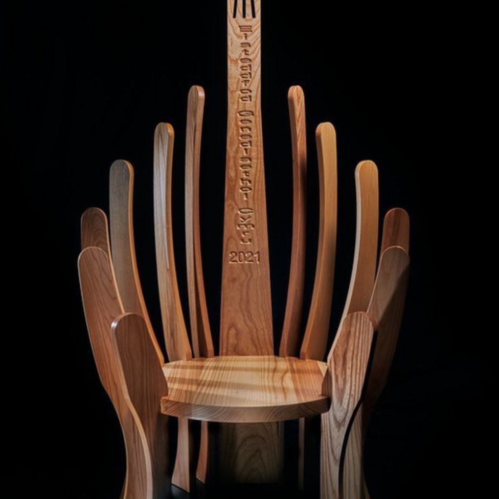 Gwenallt Llwyd Ifan yw enillydd Cadair Eisteddfod AmGen - BBC Cymru Fyw