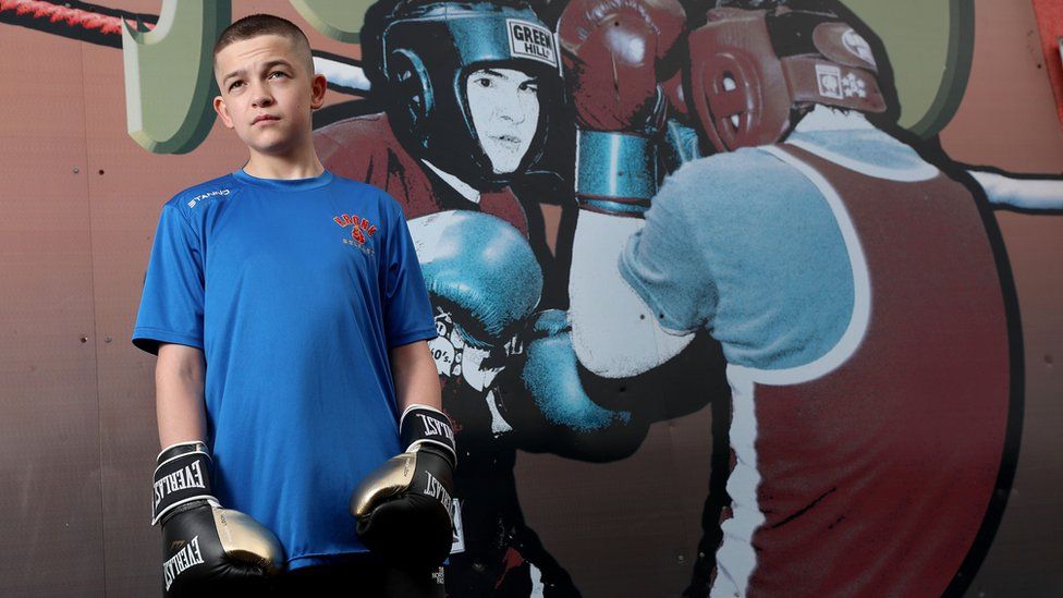 North Belfast: 'We're throwing punches not petrol bombs' - BBC News