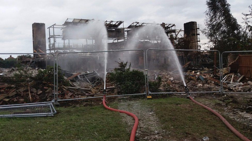Crewe fire: 'Fantastic community spirit' helps residents - BBC News