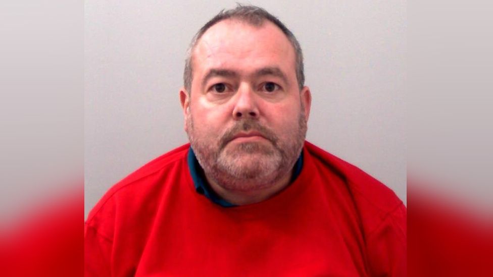 Drunk Southend bus driver jailed for knocking teenager down - BBC News