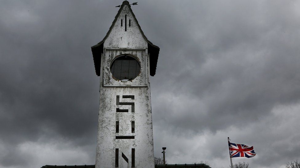 Watford's art deco clock tower saved from demolition - BBC News