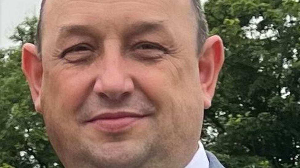 Declan Norris, SDLP, to replace James McKeever on council - BBC News