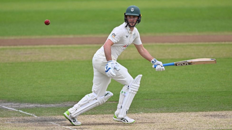Gareth Roderick: Worcestershire wicketkeeper-batter signs new deal ...