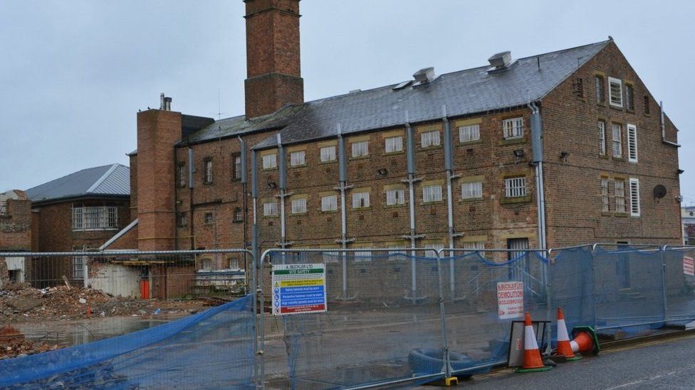 Northallerton: Former jail site set to feature sculpture of young ...
