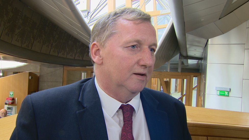 Alex Rowley relinquishes Scottish Labour deputy leader role - BBC News