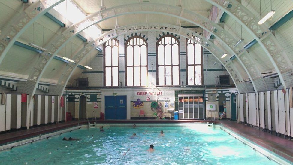 Moseley Road Baths: Work begins at pool and library - BBC News
