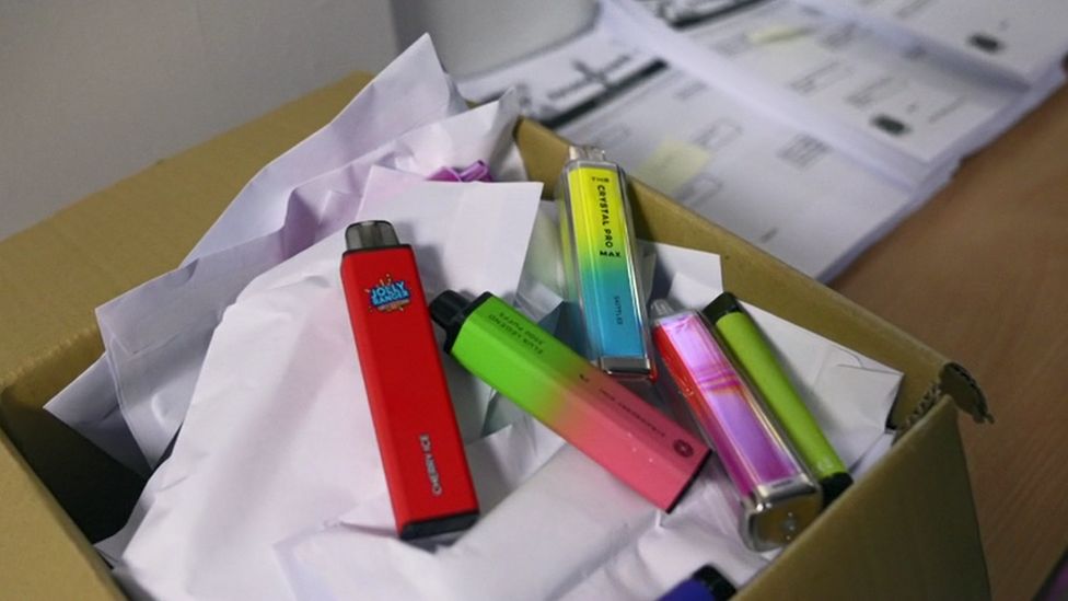 Sensors reduce student vaping, Kidderminster school says - BBC News