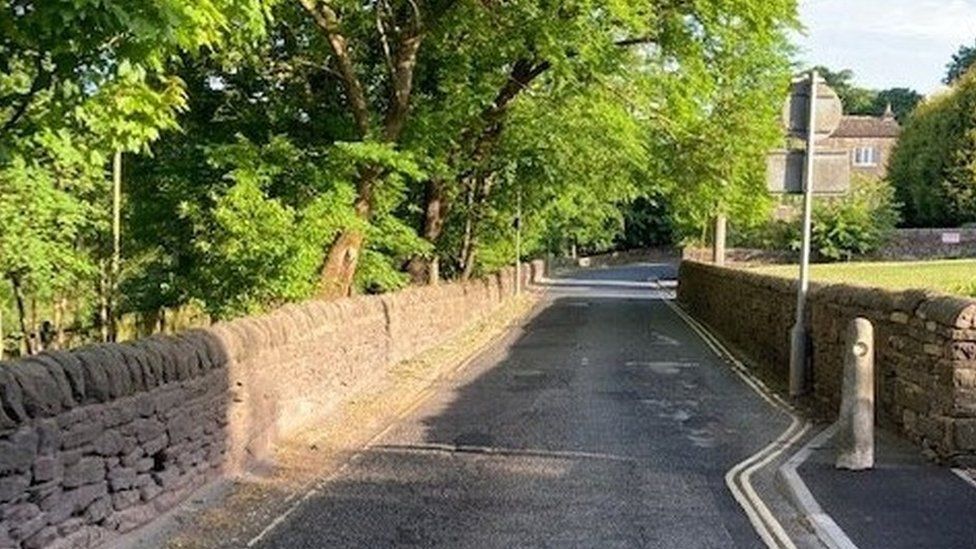 Halifax village HGV restrictions not enforced - residents - BBC News