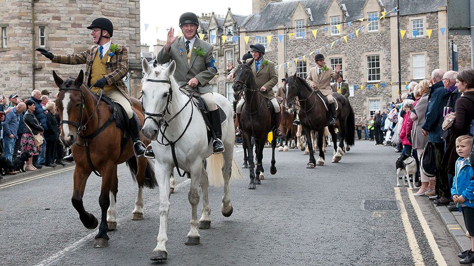In pictures: Hawick Common Riding - BBC News