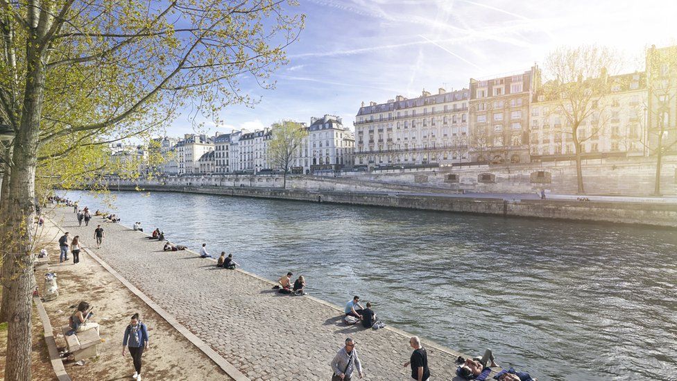 River Seine: Big clean-up for river ahead of Paris Olympics - BBC Newsround