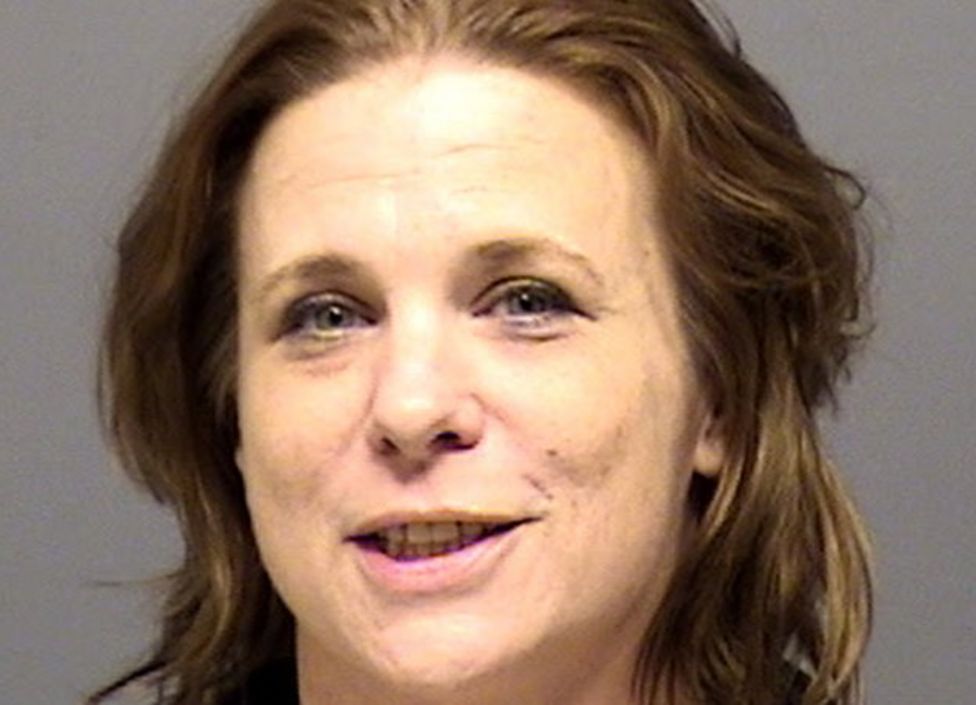 Oregon woman jailed after her meth-laced kiss kills inmate - BBC News