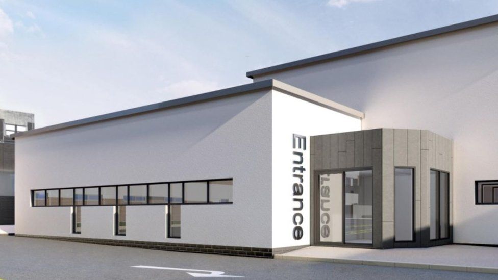 Preston nurse celebrates 40 years of NHS service - BBC News